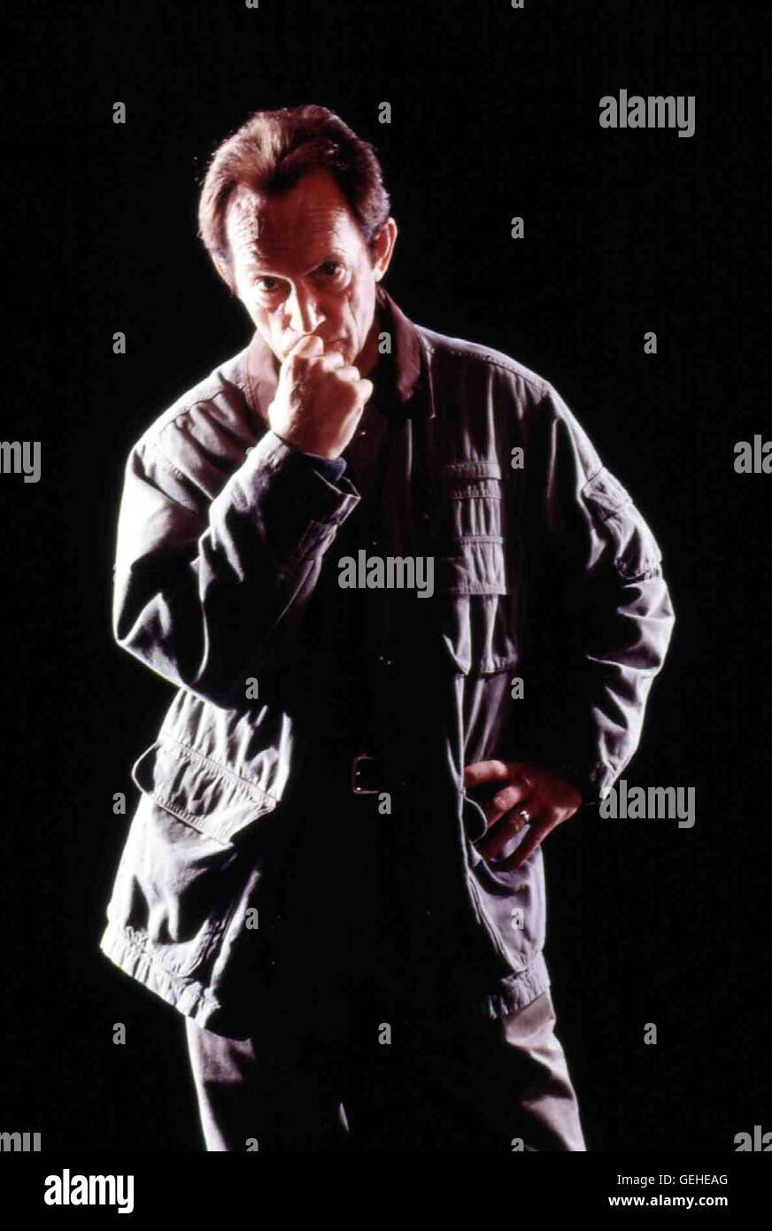 Lance Henriksen Tatsaechlich macht Frank (Lance Henriksen) schon bald ...