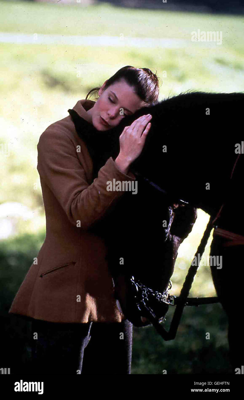 Cari Shayne Edith Adelon (Cari Shayne) sieht sich Intrigen ausgesetzt ...