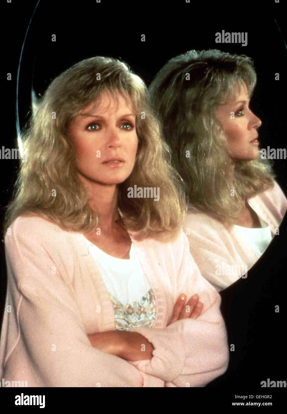 Donna Mills Die Hausfrau Rebecca Simms (Donna Mills) hat zwei Jahre ...