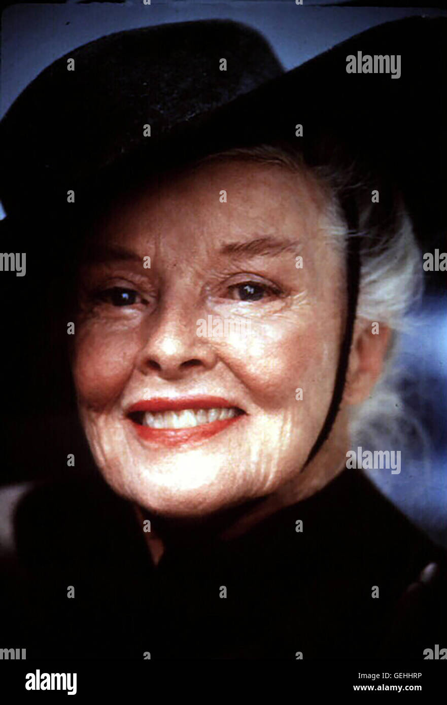Katherine Hepburn Miss Victoria Browne (Katharine Hepburn) fuehrt ein ...