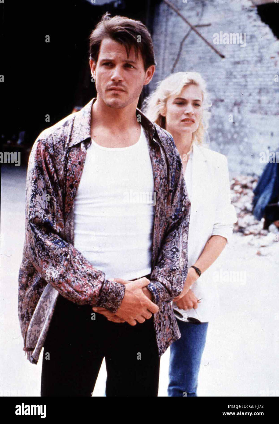 Michael Pare, Daphne Ashbrook Schnell wird Eric (Michael Pare) von ...