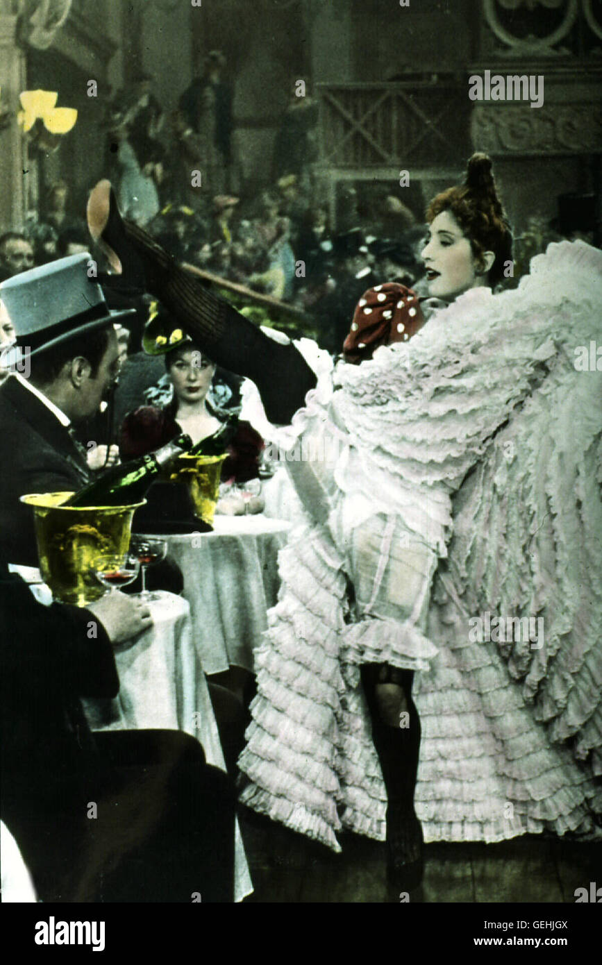 Szene Im Moulin Rouge treten die huebschesten Maedchen auf. *** Local ...