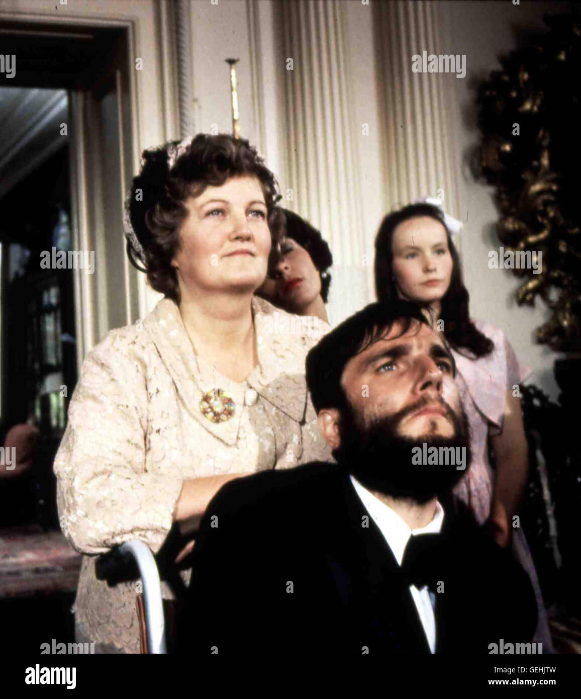 Brenda Fricker, Daniel Day-Lewis Seine Mutter (Brenda Fricker) bringt ...
