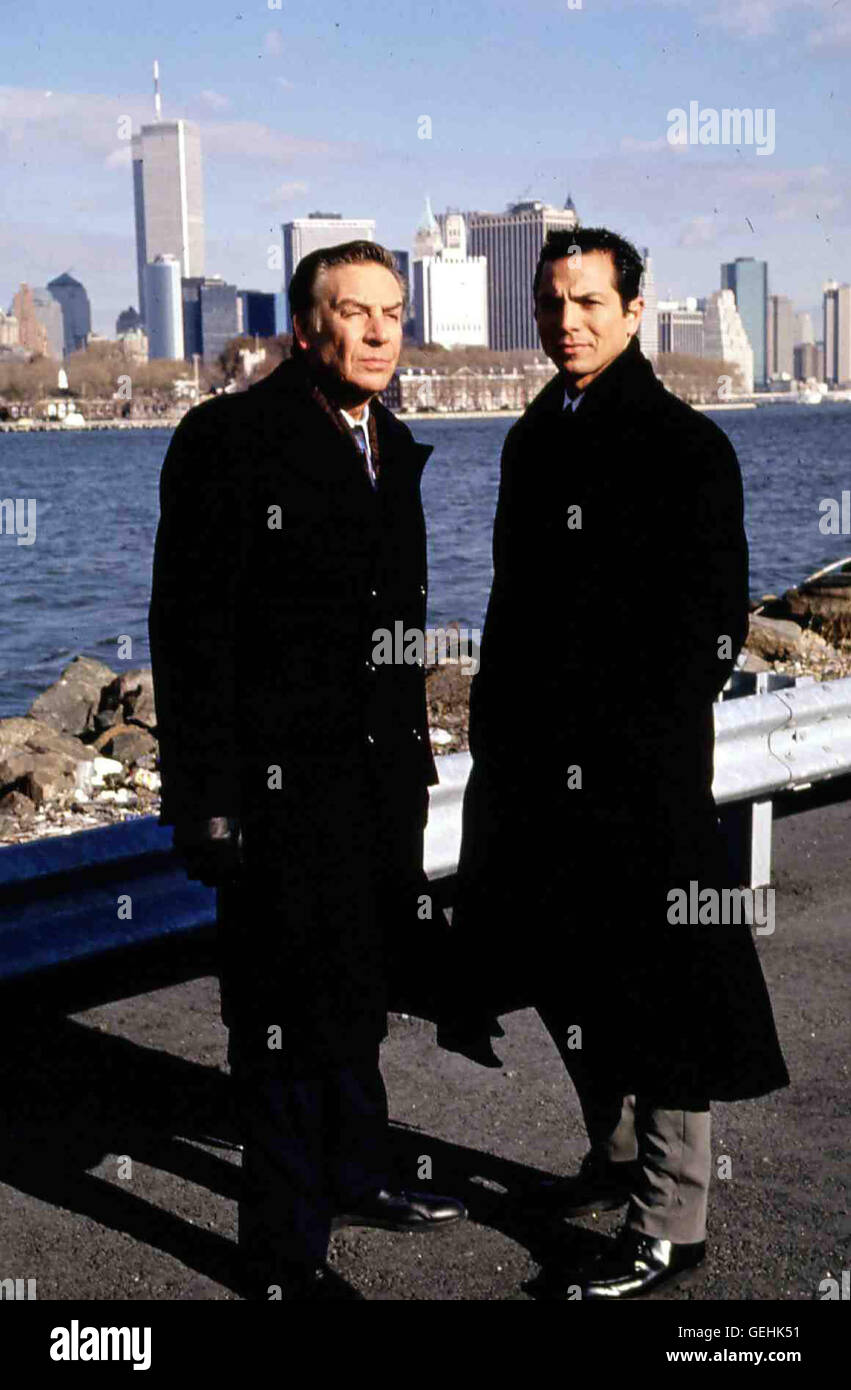 Detective Lenny Briscoe (Jerry Orbach), Detective Reynaldo 'Rey' Curtis ...