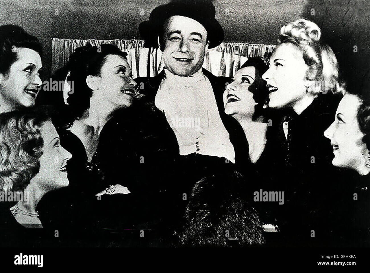 Heinz Rühmann Peter (Heinz Rühmann) fuehrt ein flottes Jungesellenleben ...