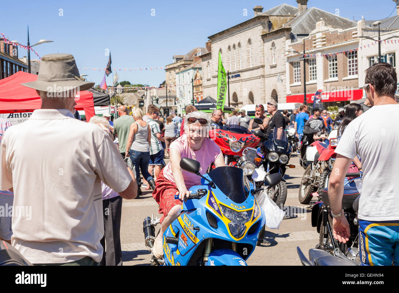 Truro cornwall people hi-res stock photography and images - Alamy