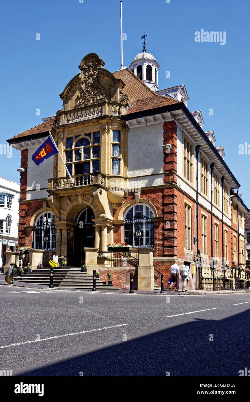 Marlborough wiltshire market town hi-res stock photography and images ...