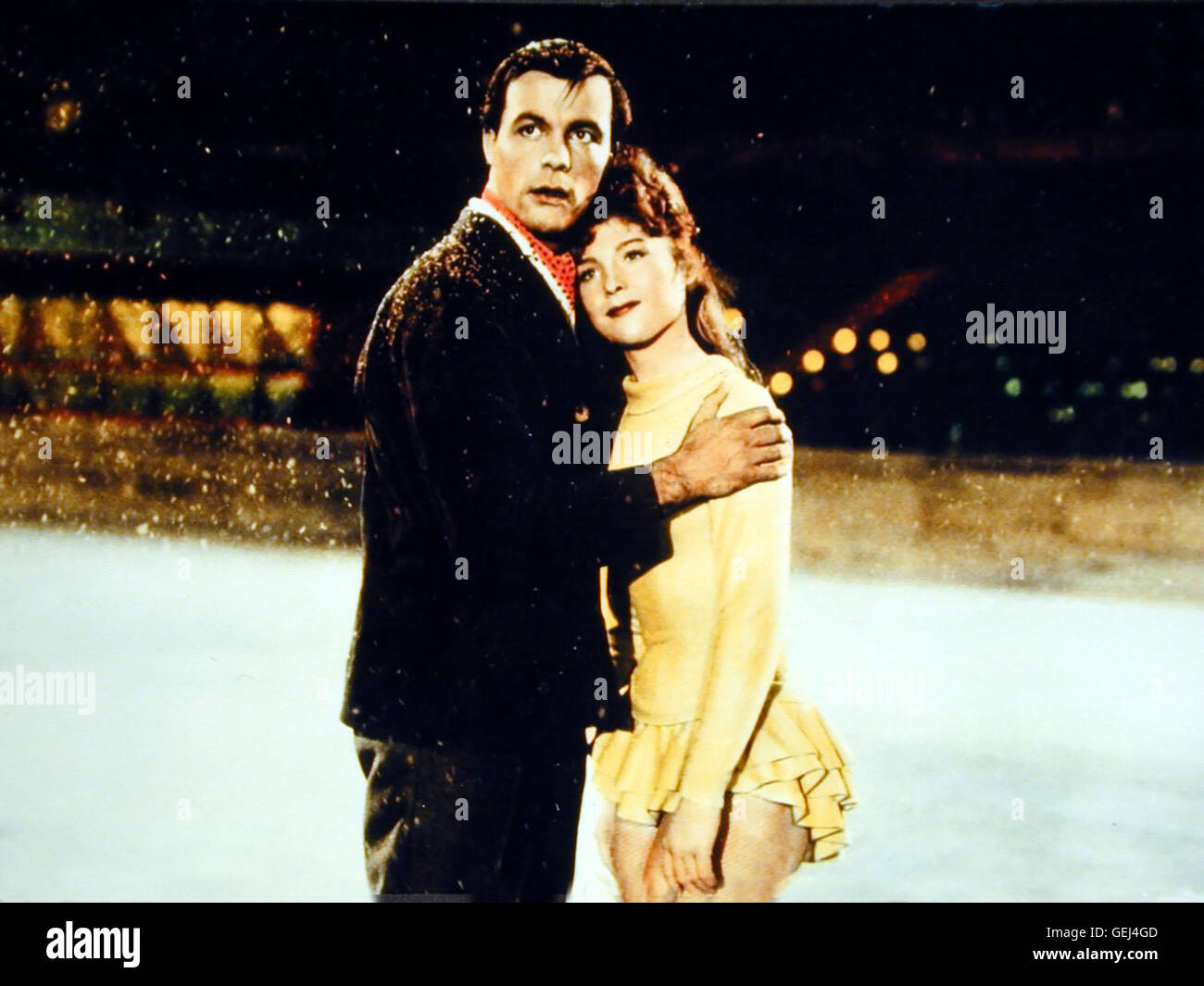 Hans Haller (Toni Sailer), Inge König (Ina Bauer) *** Local Caption ...