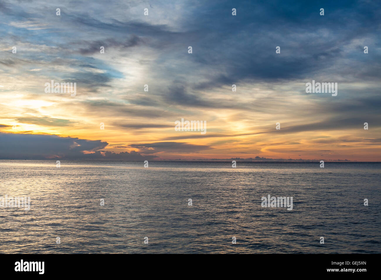 Sea horizontal hi-res stock photography and images - Alamy