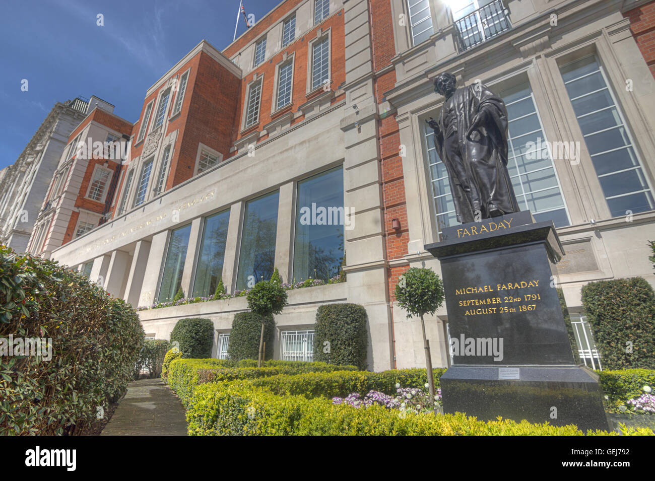 michael faraday institute of electrical engineers london Stock Photo ...