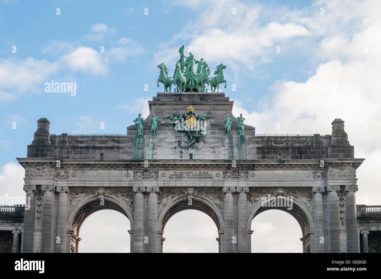 Quadriga and pedestal of the neoclassical Arcade du Cinquantenaire ...