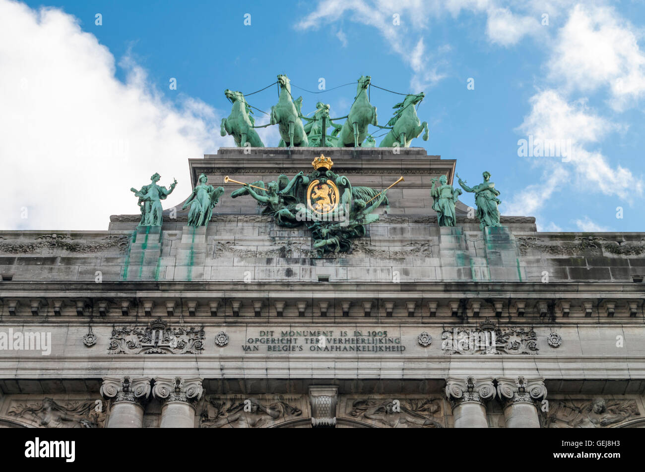Quadriga and pedestal of the neoclassical Arcade du Cinquantenaire ...
