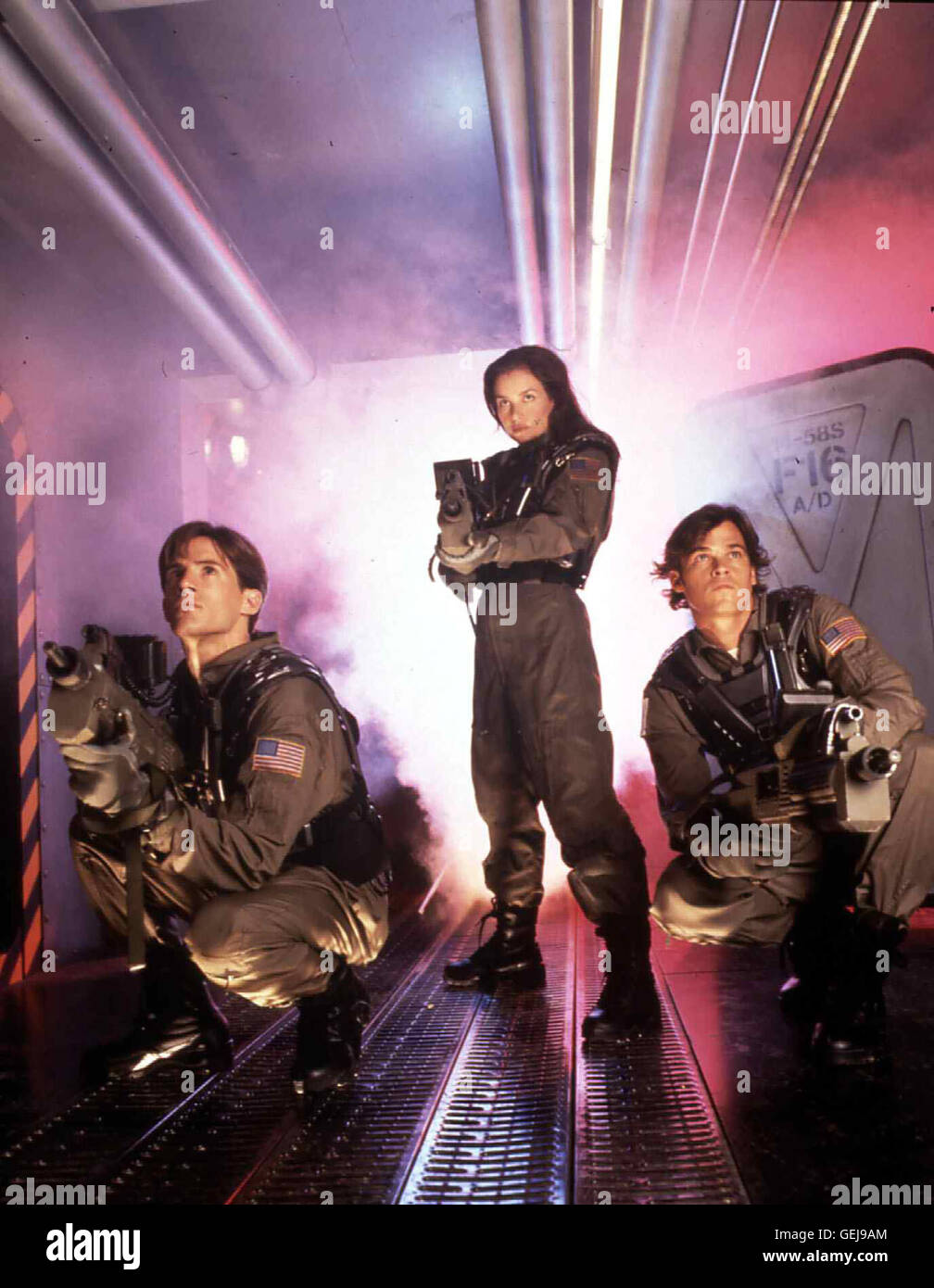 Die Crew des Weltraum-Frachtschiffs MacArthur bekommt eine neue Order ...