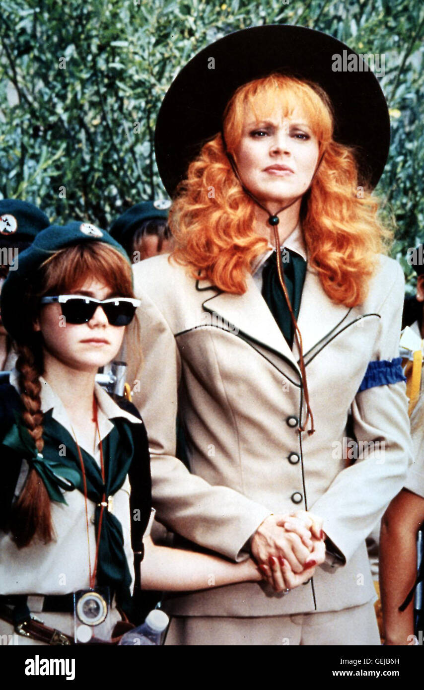 Phyllis Nefler (Shelley Long, r) *** Local Caption *** 1988, Troop ...