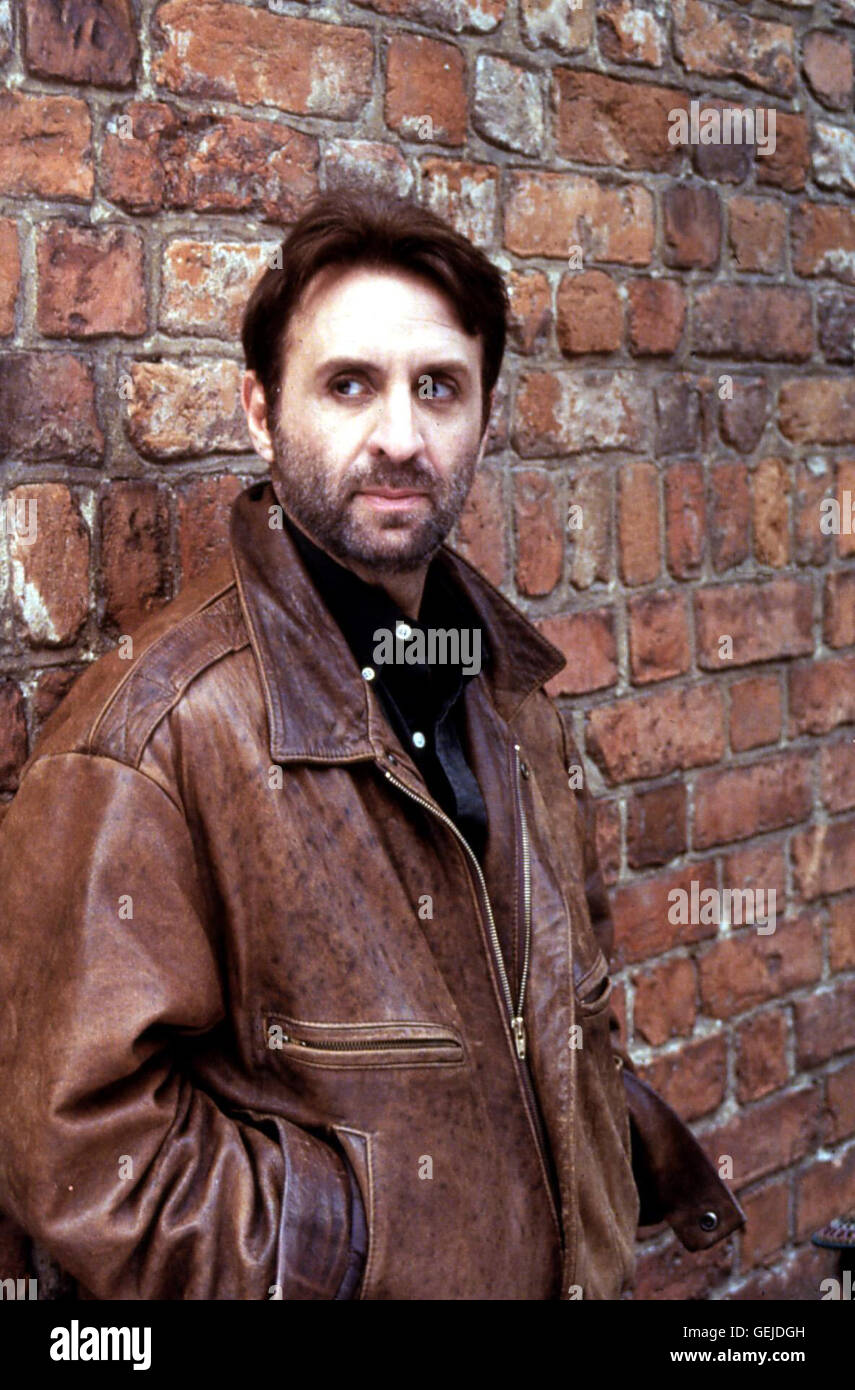Ron Silver Der Journalist Tully Windsor (Ron Silver) interviewt den ...