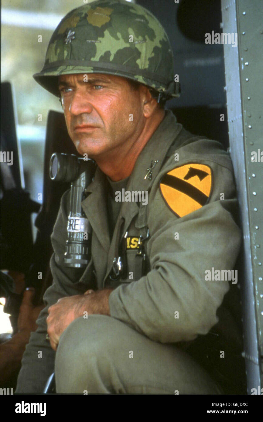 Mel gibson soldiers 2002 hi-res stock photography and images - Alamy