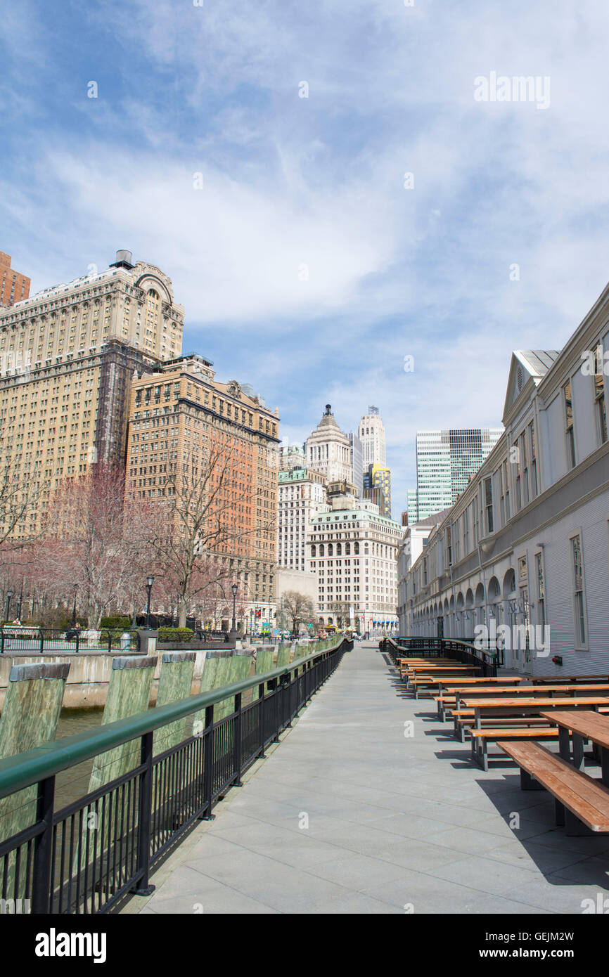 Manhattan streets hi-res stock photography and images - Alamy