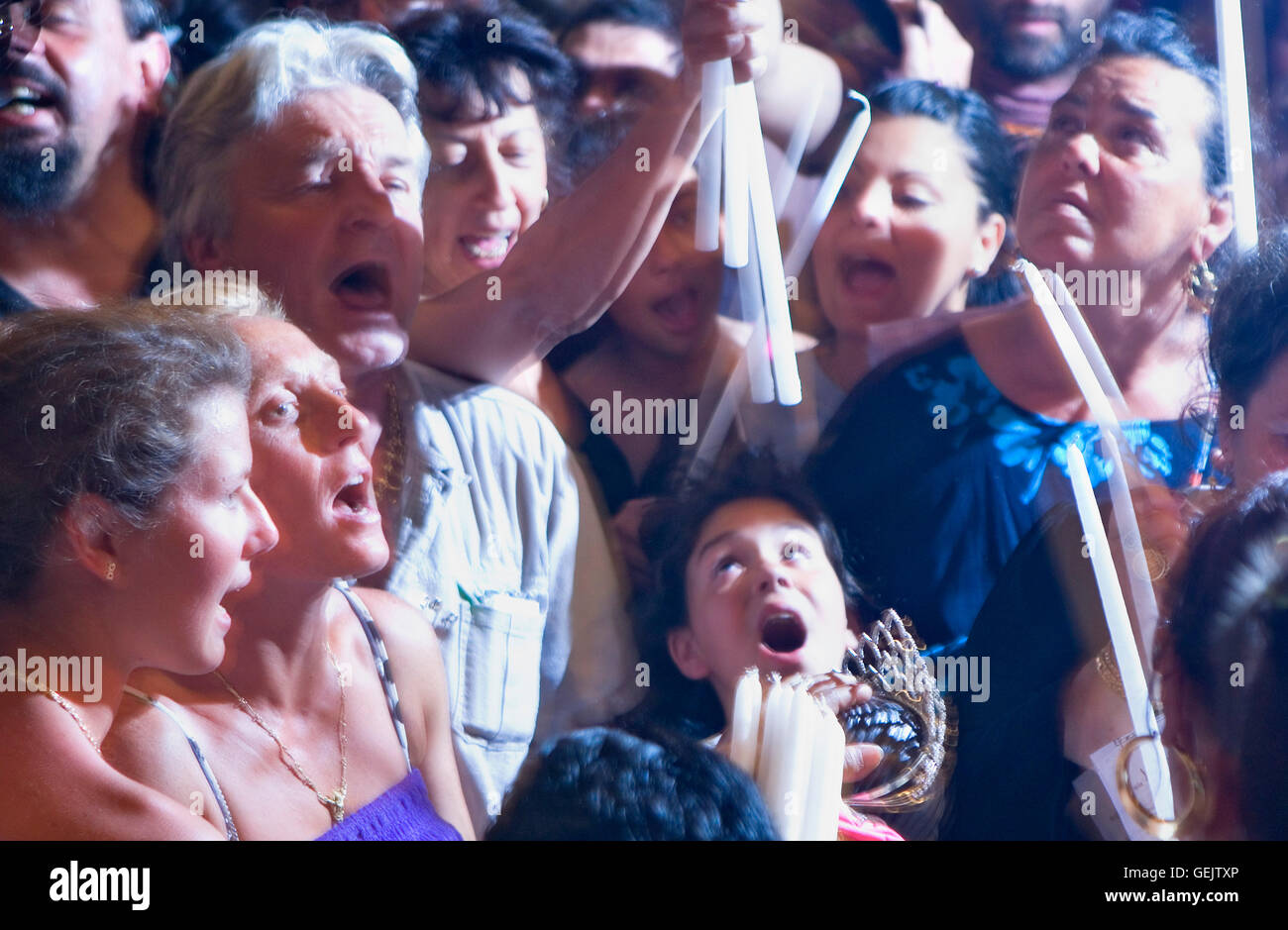 Pilgrims singing during the descent of Mª Jacobé and Mª Salomé relics ...