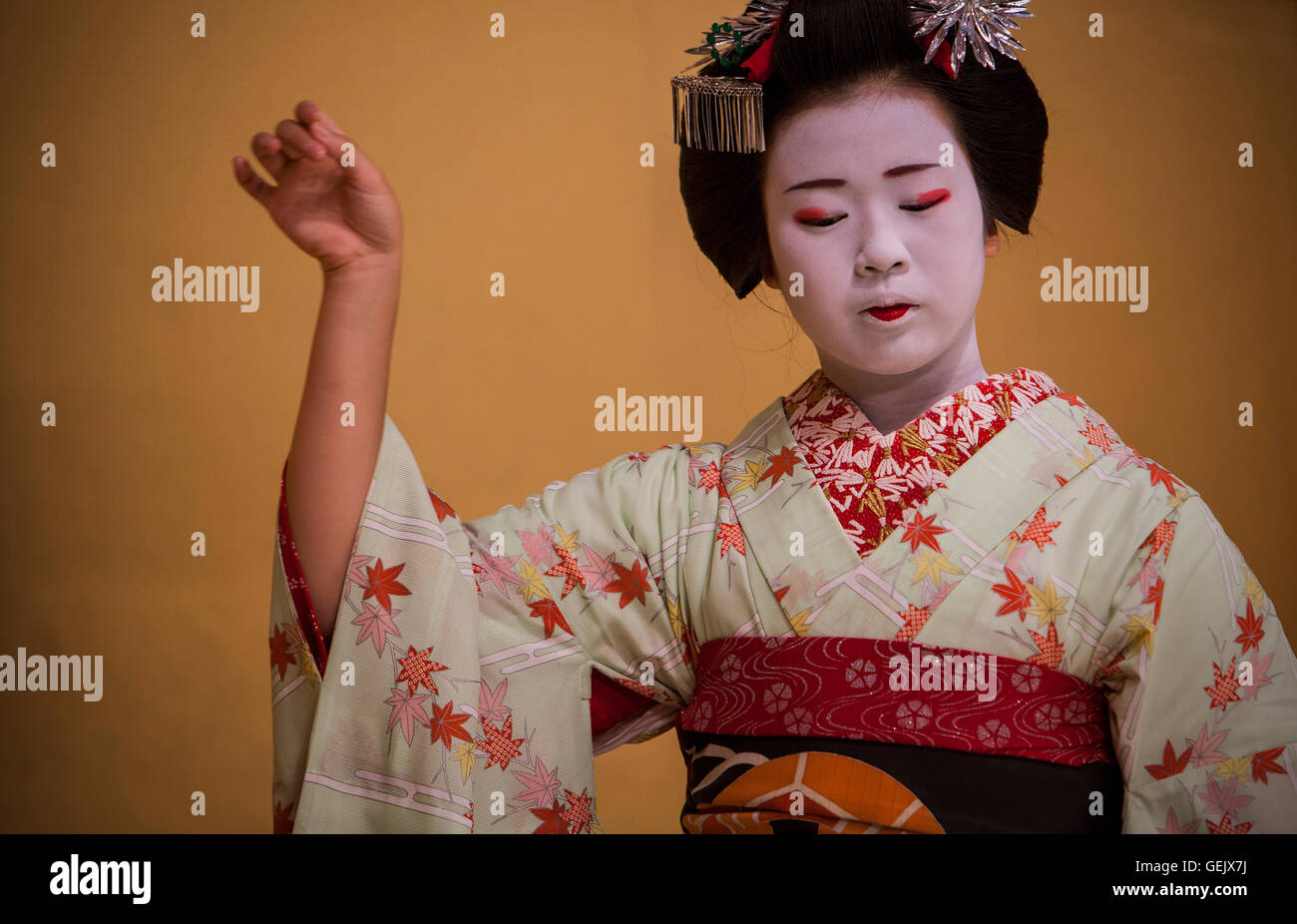Show of Maikos,(geisha apprentices)they interpret Kyomai, is a Kyoto ...