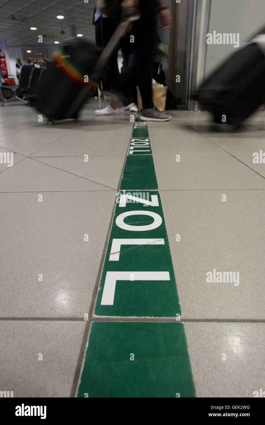 Customs control animals hi-res stock photography and images - Alamy