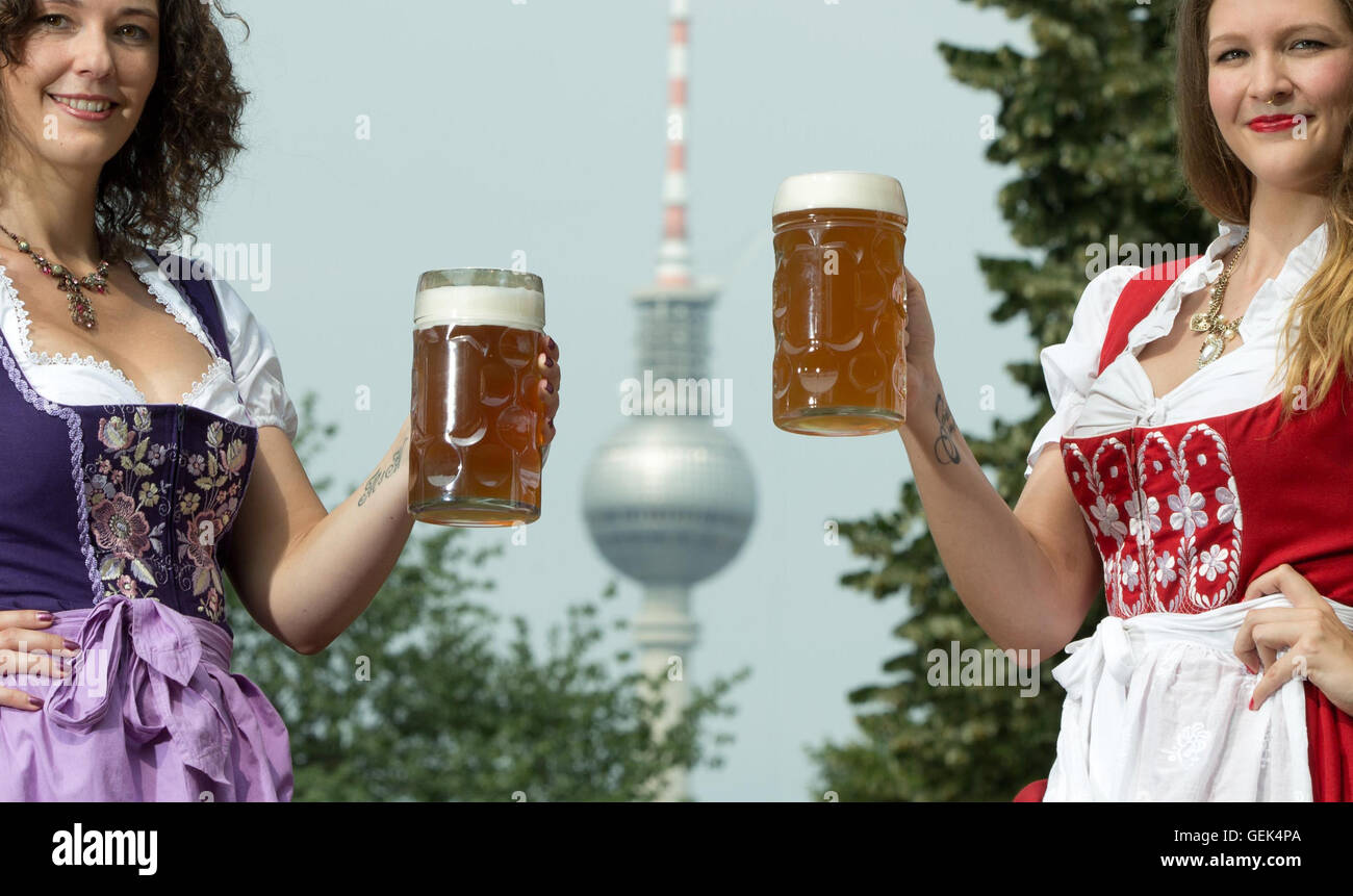 Berlin, Germany. 26th July, 2016. Beer Princess Melina (L) and Beer ...