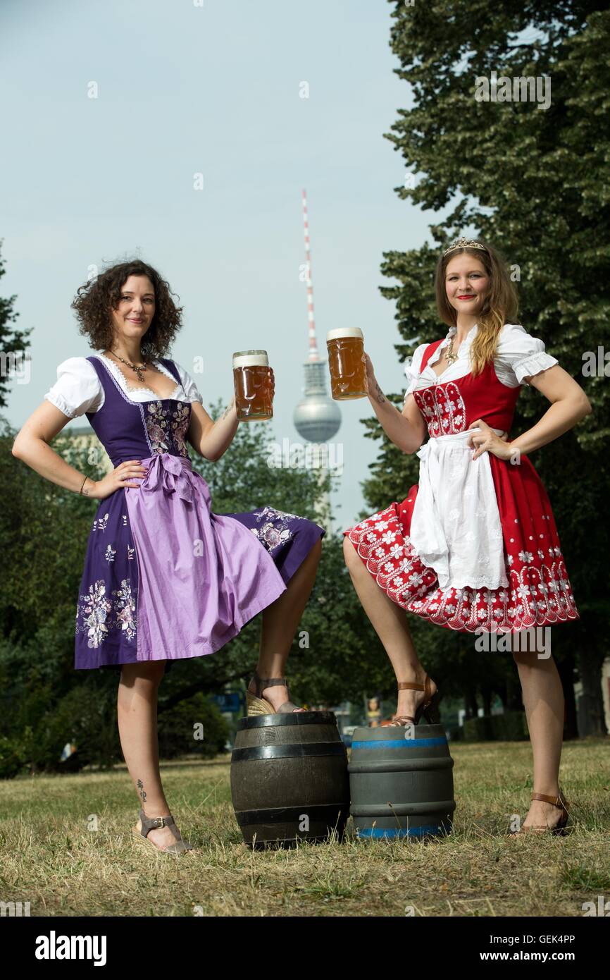 Berlin, Germany. 26th July, 2016. Beer Princess Melina (L) and Beer ...