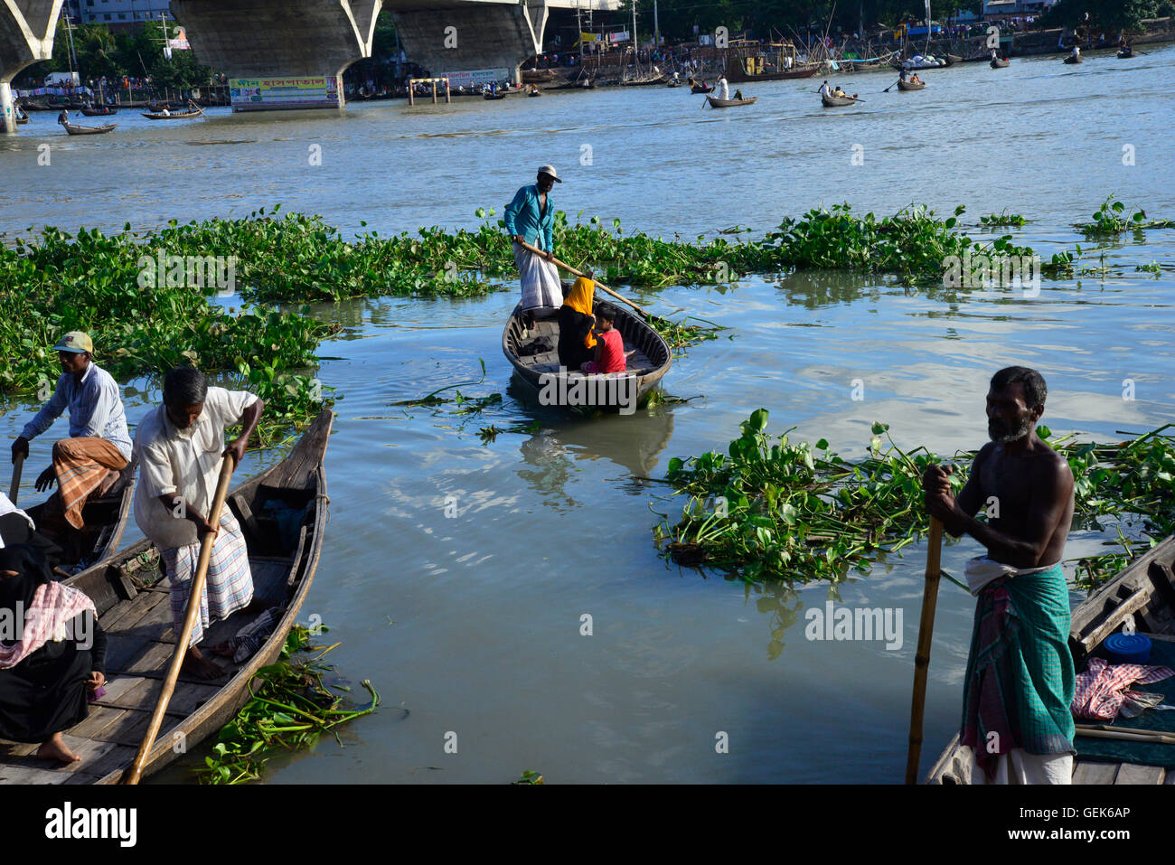 Dhaka, Bangladesh. 26th July, 2016. Bangladeshi boats man paddles his ...