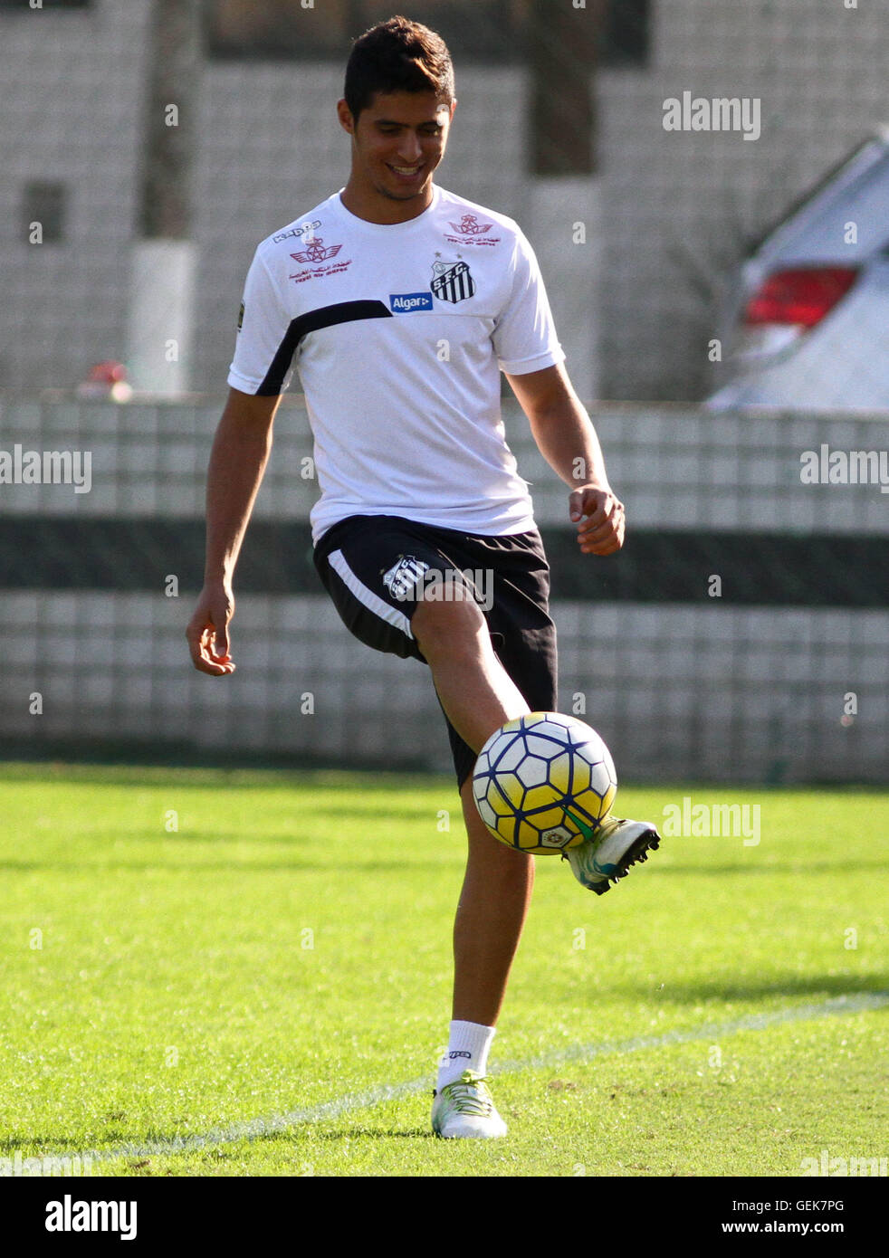 Daniel Guedes during training Santos FC held on Tuesday (26) in the CT ...