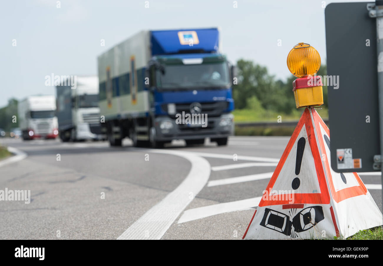 Car warning signals hi-res stock photography and images - Alamy