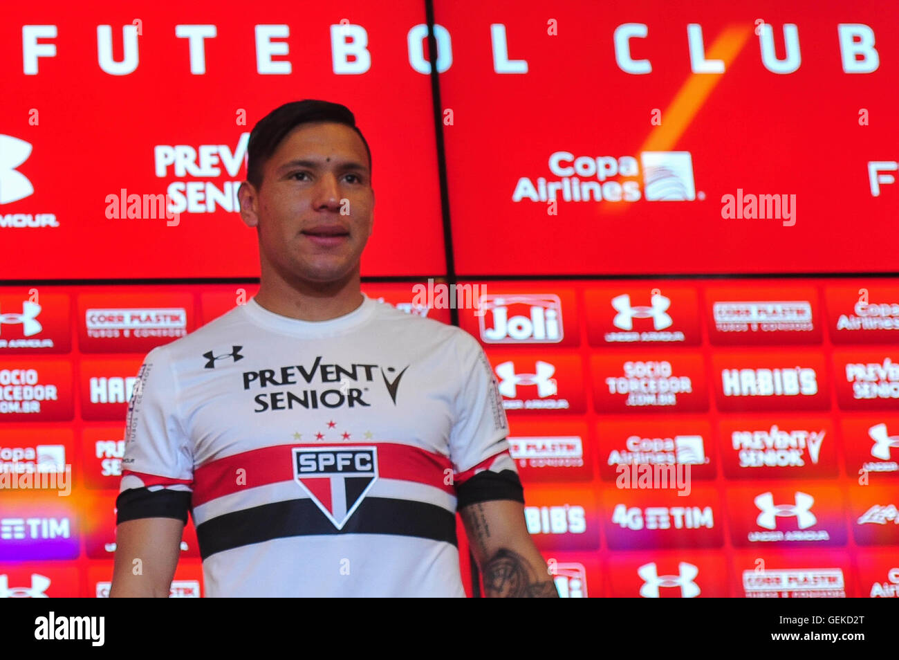 Andr?s Ch?vez is presented after training the S?o Paulo Football Club, held at CCT Barra Funda ...