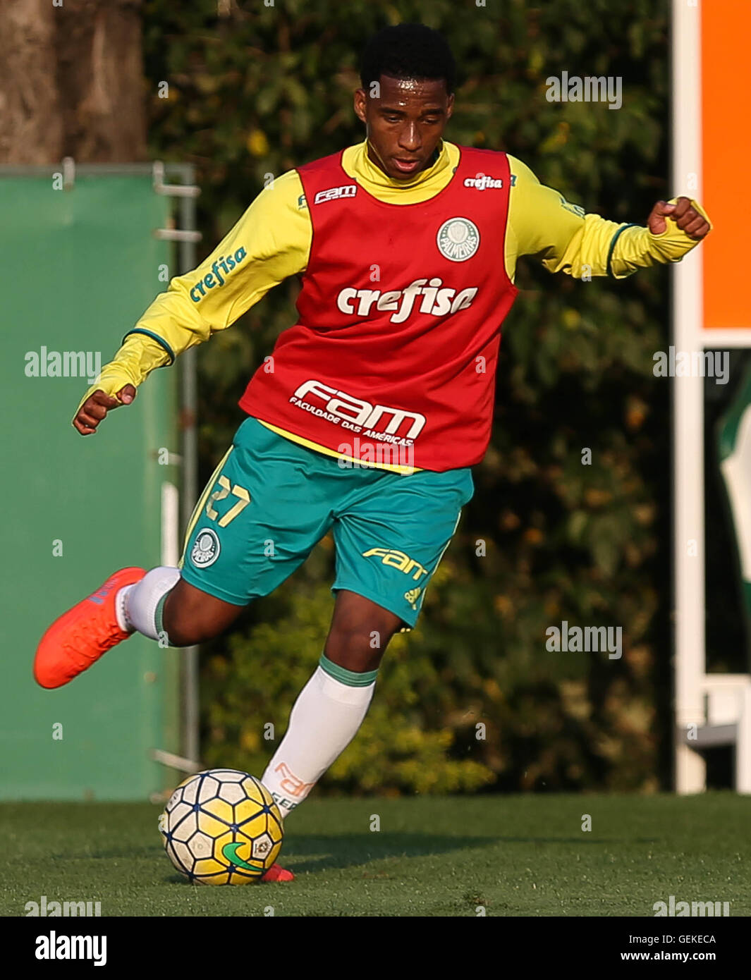 The player Matheus Sales of SE Palmeiras, during training, the Football ...
