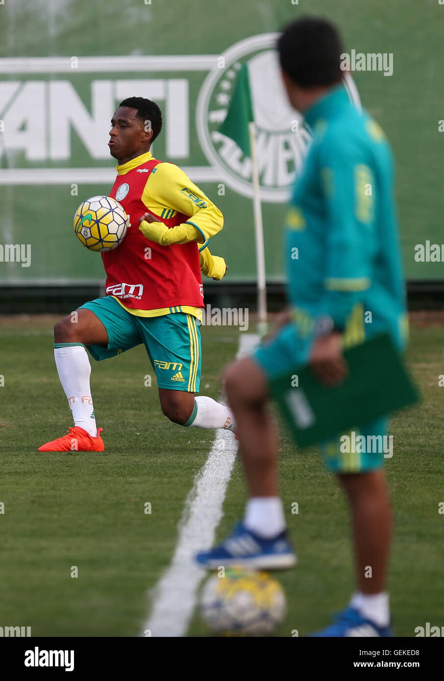 The player Matheus Sales of SE Palmeiras, during training, the Football ...