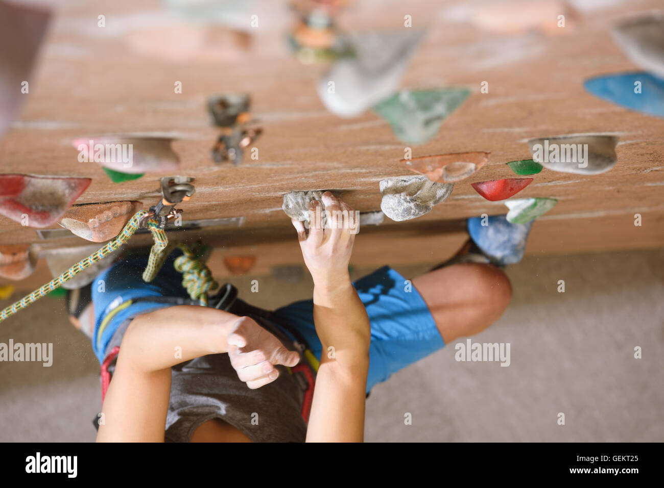 Japanese climbing athlete in action Stock Photo - Alamy