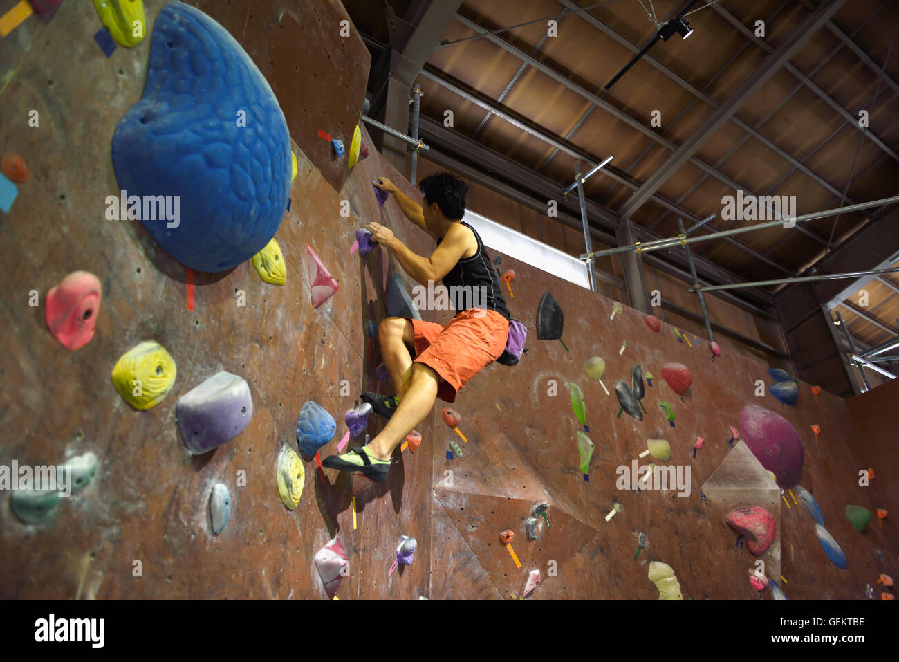 Japanese bouldering athlete in action Stock Photo - Alamy