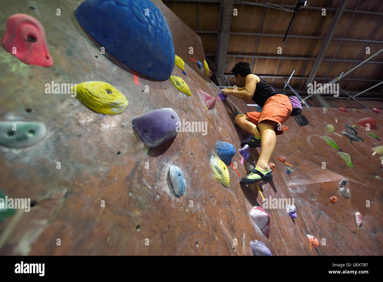 Japanese bouldering athlete in action Stock Photo - Alamy