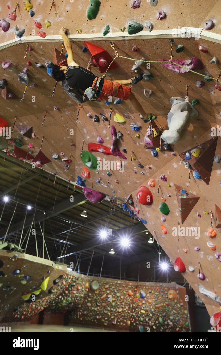 Japanese climbing athlete in action Stock Photo - Alamy