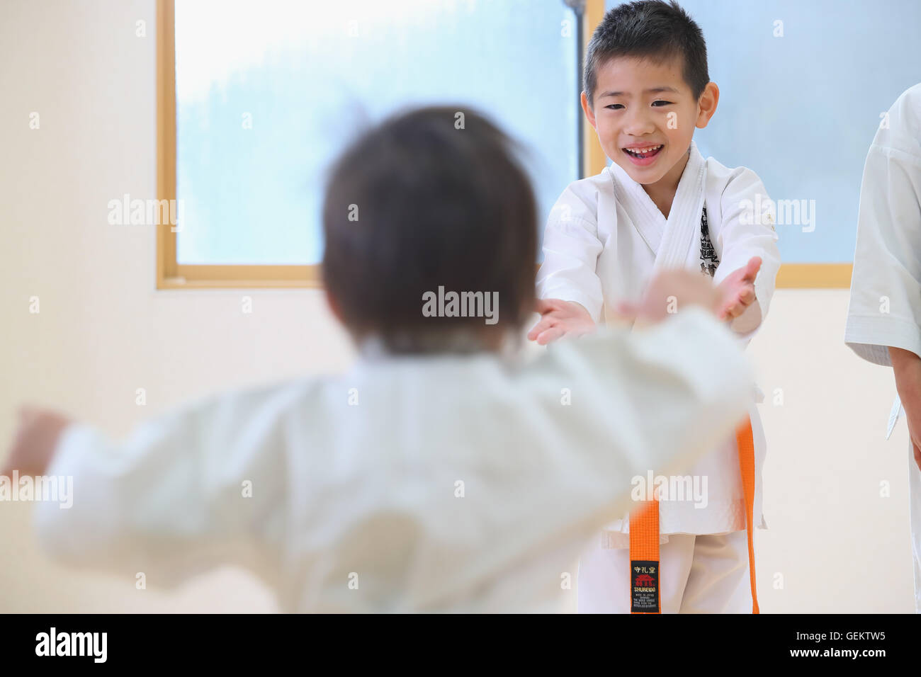 Japanese kids karate class Stock Photo - Alamy