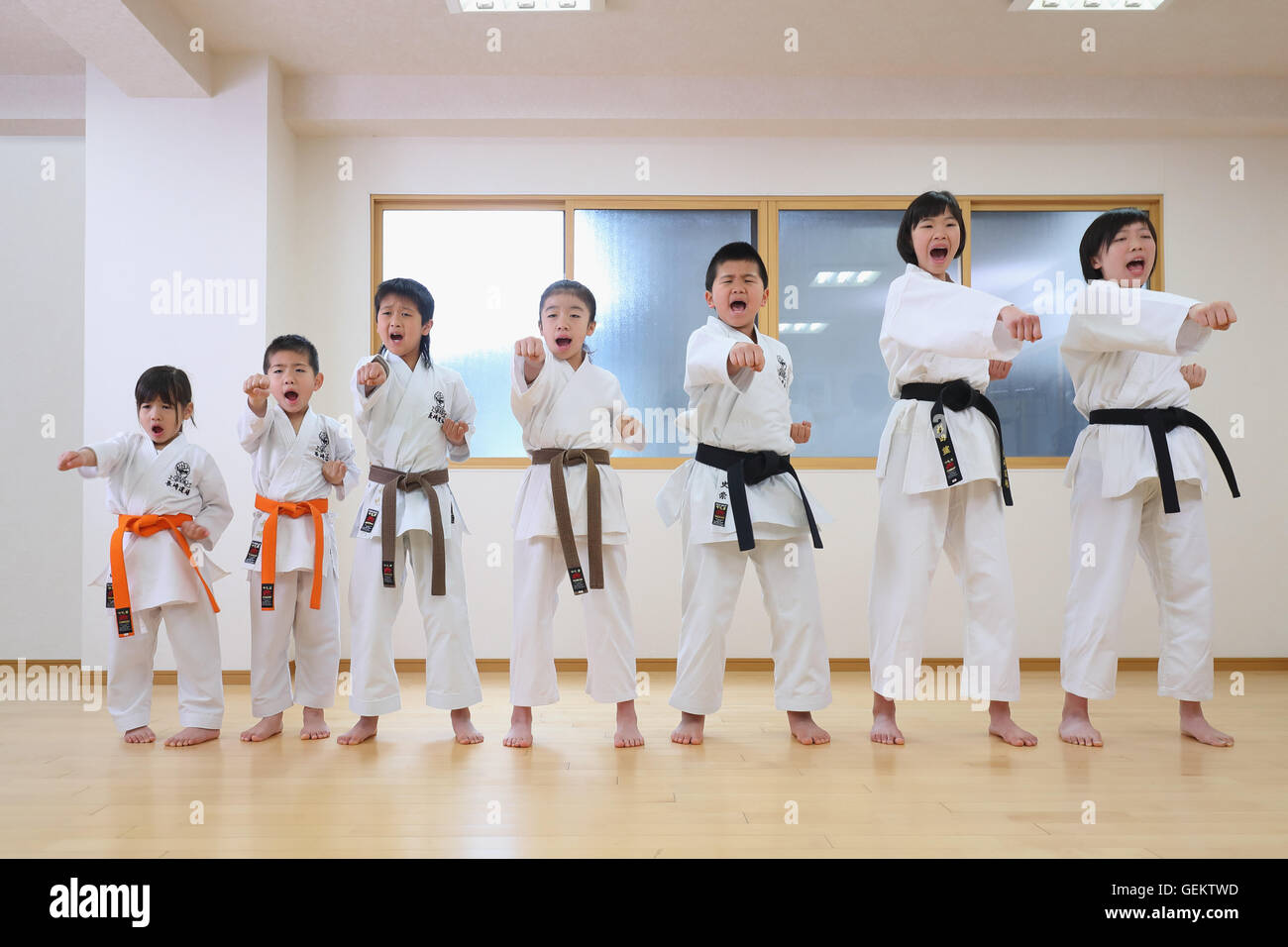 Japanese kids karate class Stock Photo - Alamy