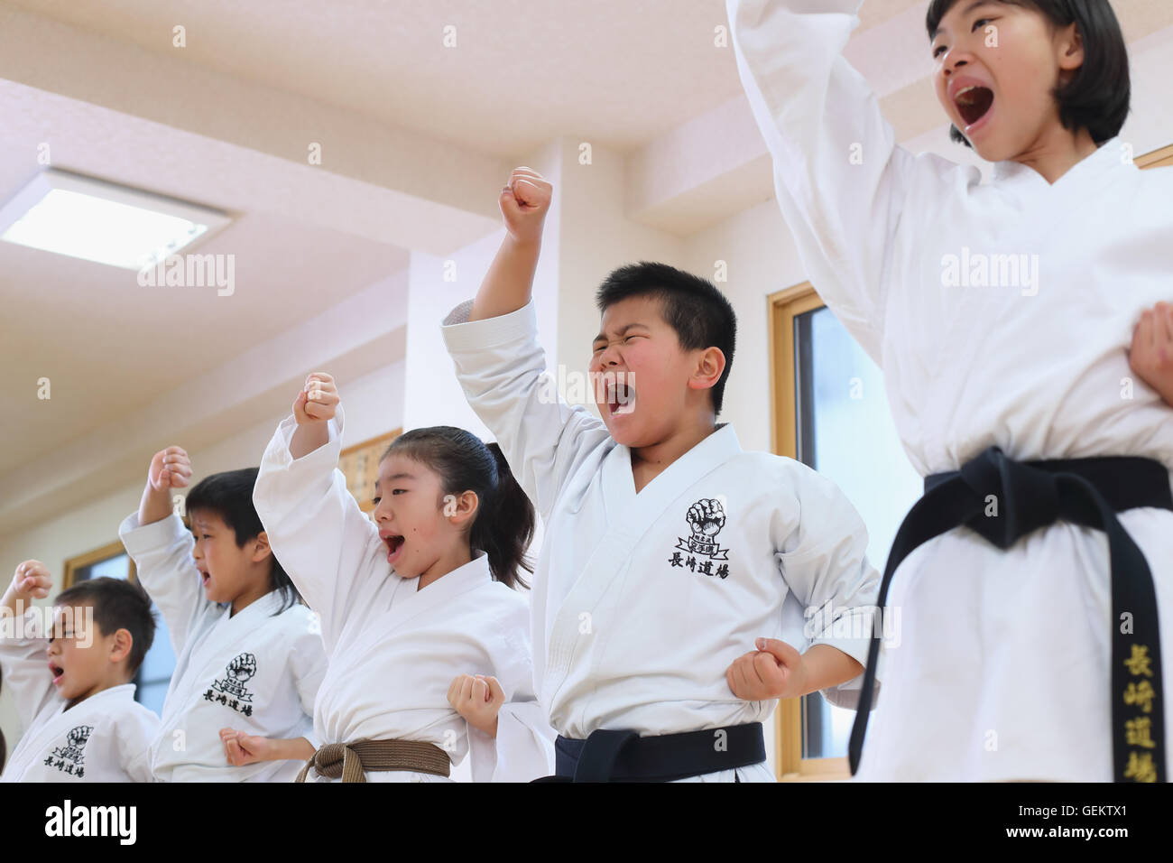 Japanese kids karate class Stock Photo - Alamy