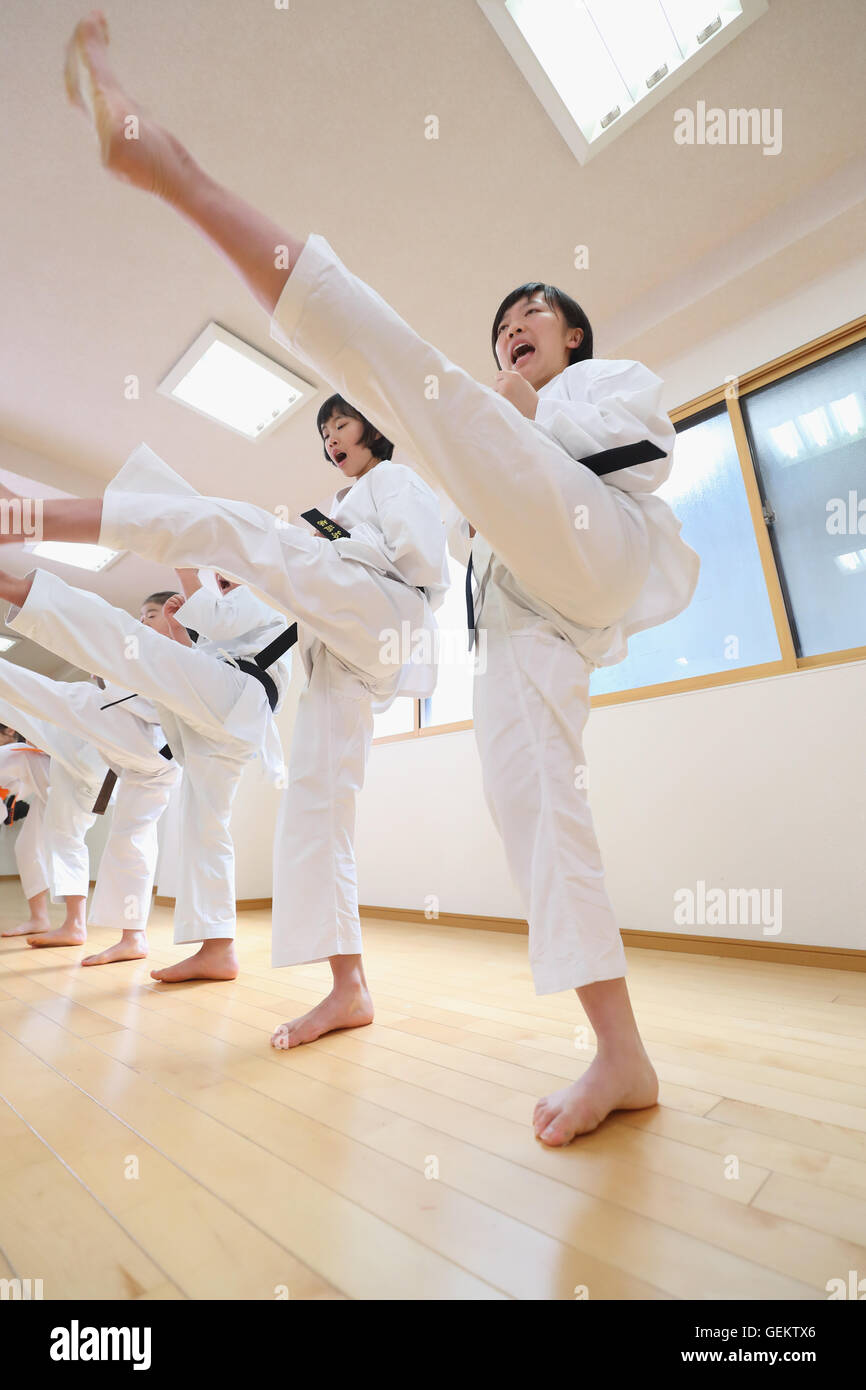 Japanese kids karate class Stock Photo - Alamy