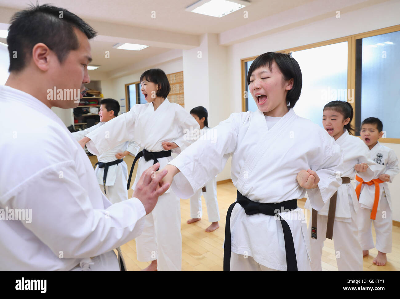 Japanese kids karate class Stock Photo - Alamy