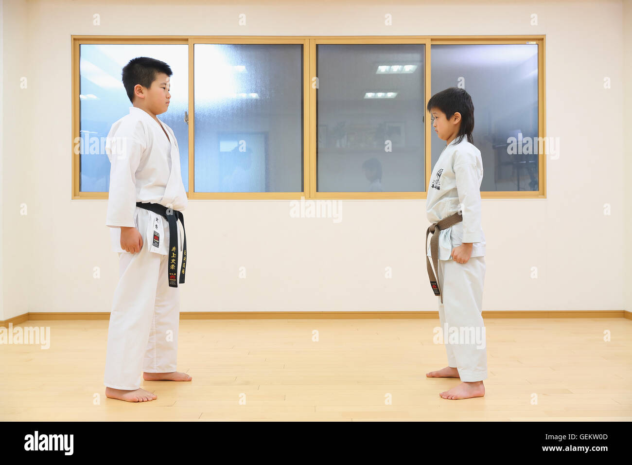 Japanese kids karate class Stock Photo - Alamy