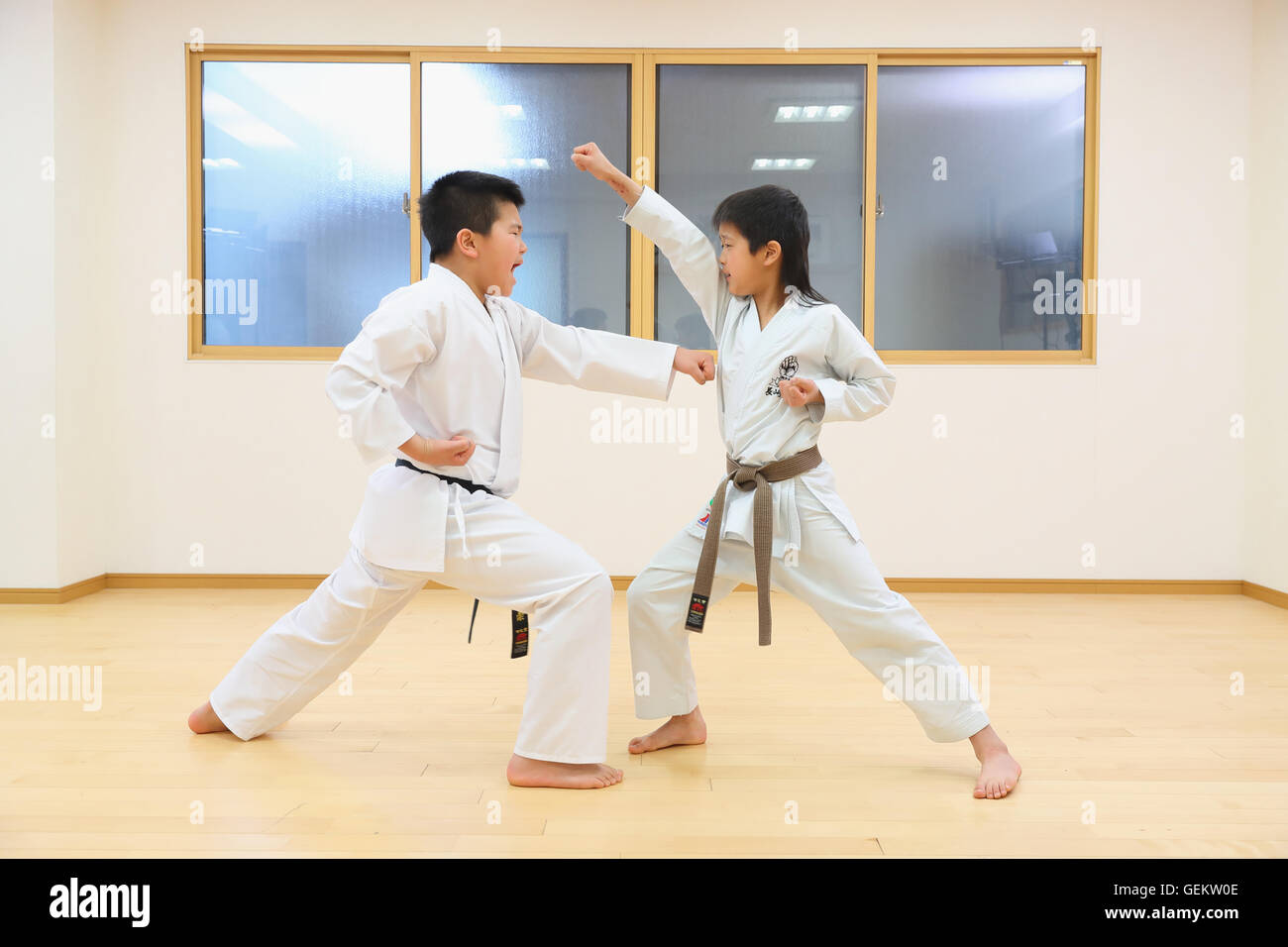 Japanese kids karate class Stock Photo - Alamy