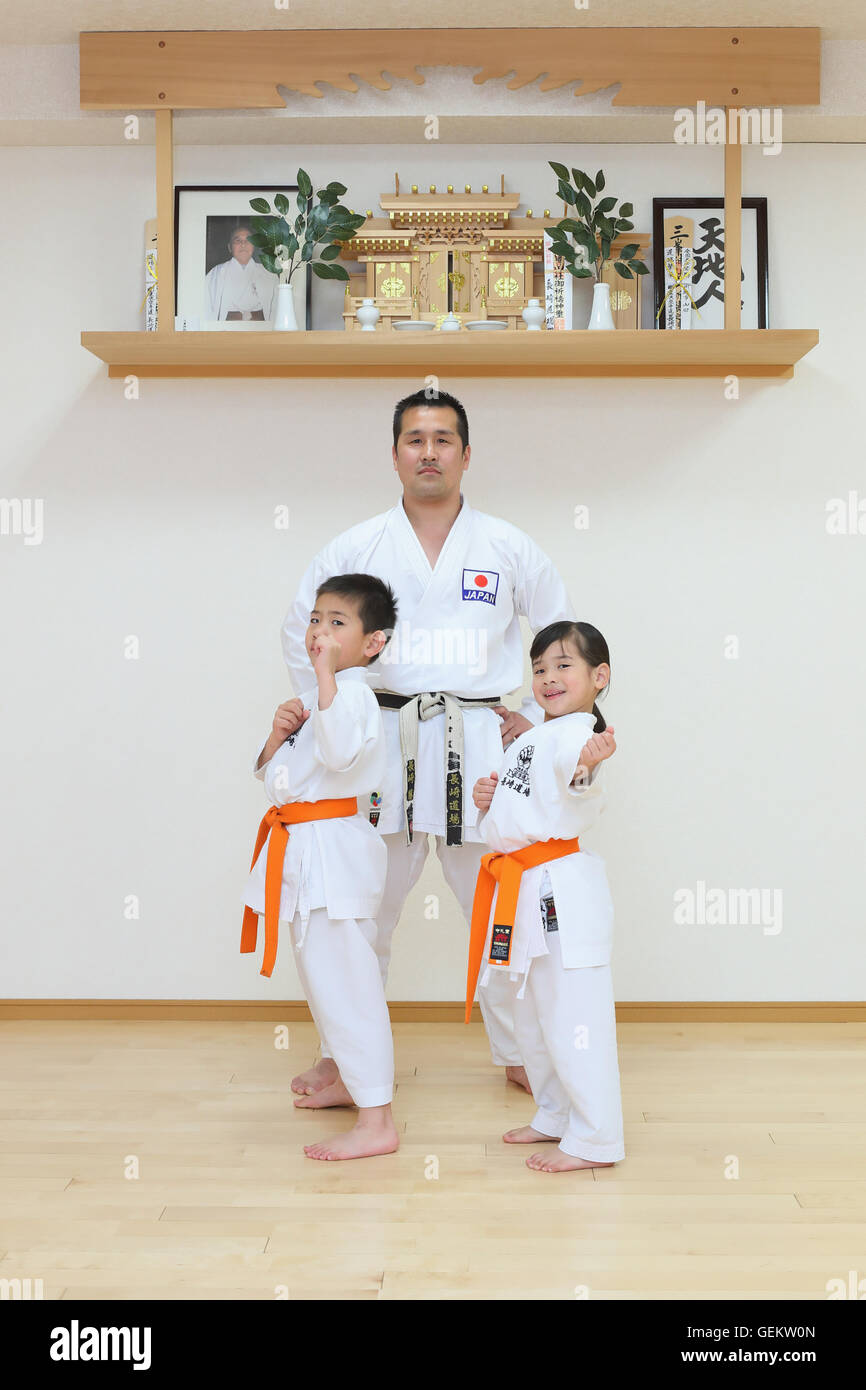 Japanese kids karate class Stock Photo - Alamy