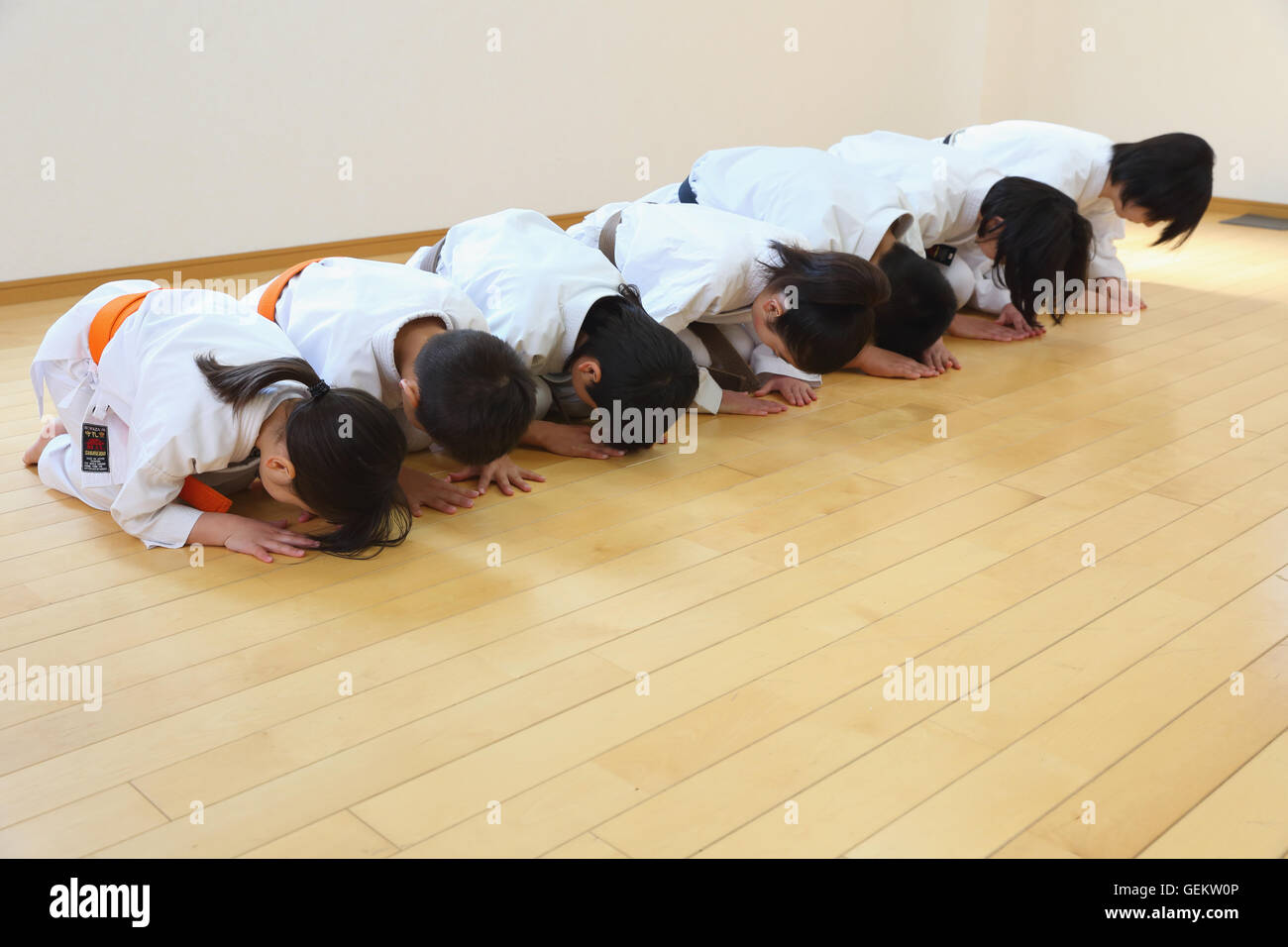 Japanese kids karate class Stock Photo - Alamy