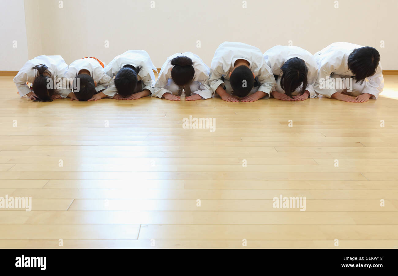 Karate class line hi-res stock photography and images - Alamy