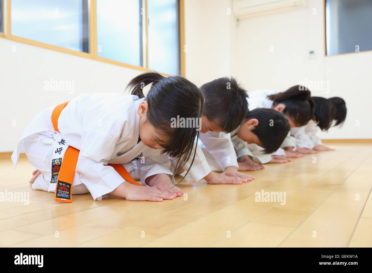 Japanese kids karate class Stock Photo - Alamy