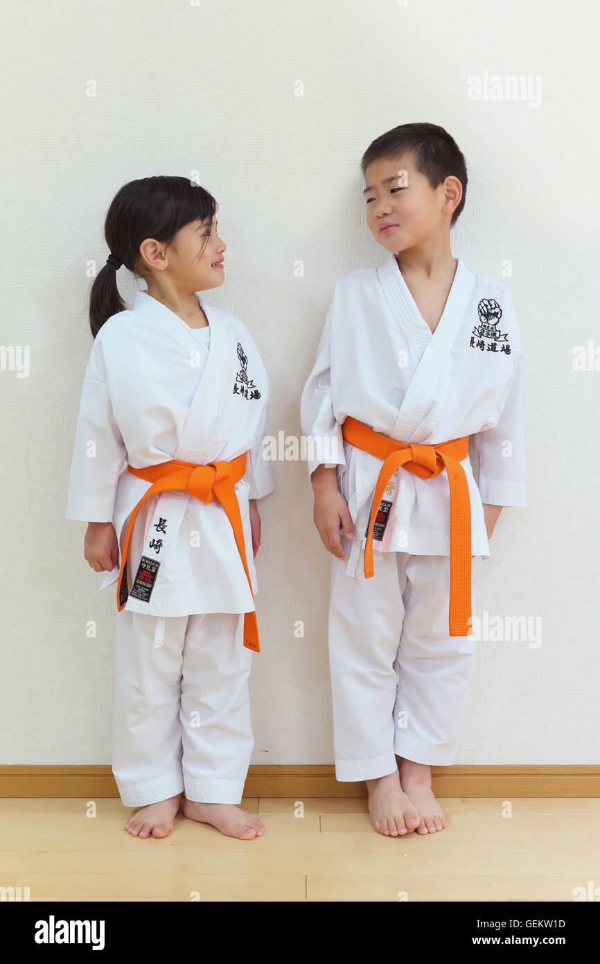Japanese kids karate class Stock Photo - Alamy