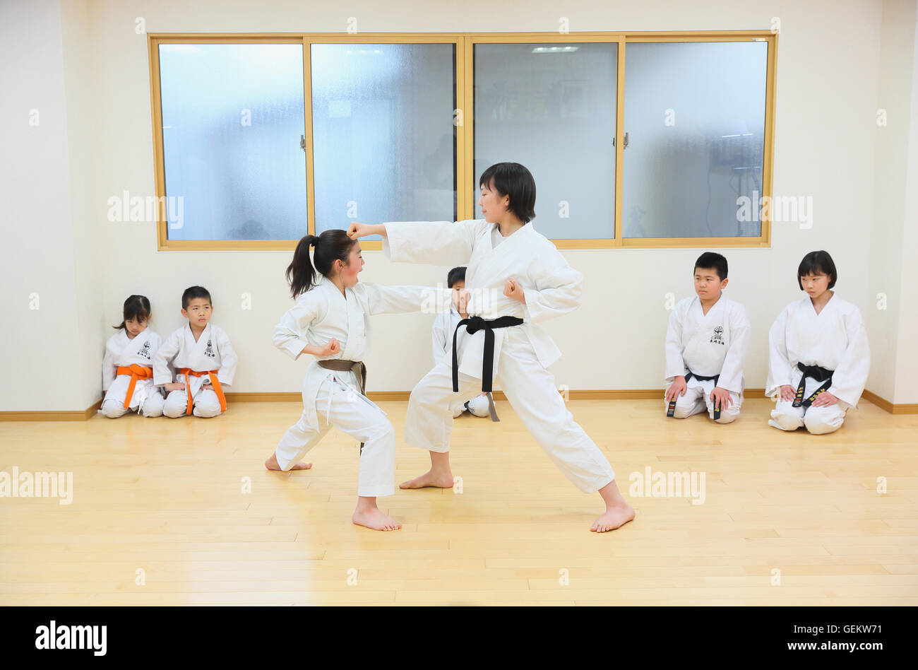 Japanese kids karate class Stock Photo - Alamy
