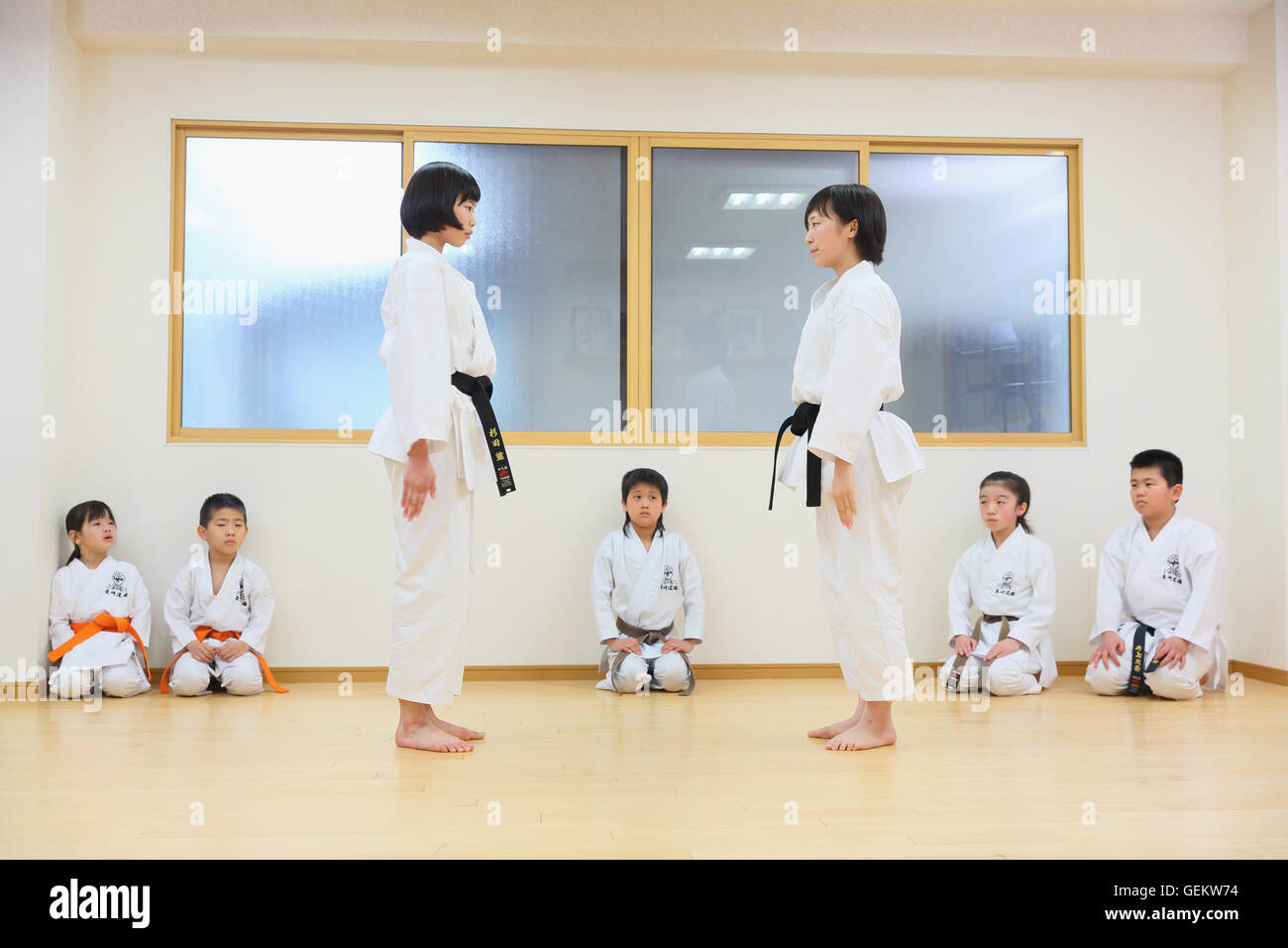 Japanese kids karate class Stock Photo - Alamy